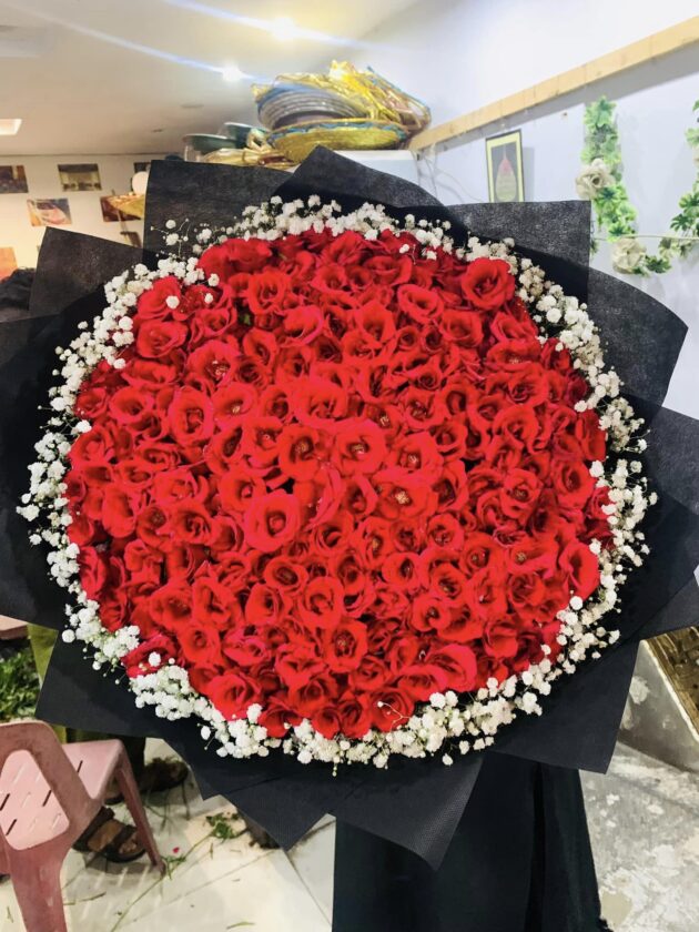 200 red roses bouqet - Flower Shops in Karachi