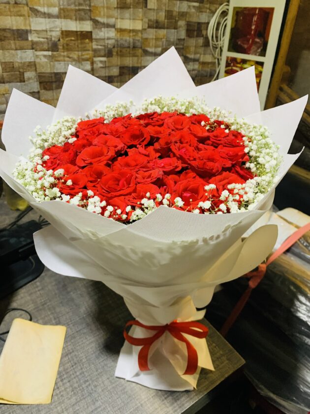 Luxury Red Roses Grand Bouquet - Flower Shops in Karachi